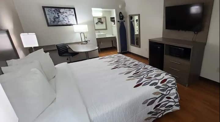 King 3 - Redroof Inn Thomasville - Thomasville, GA