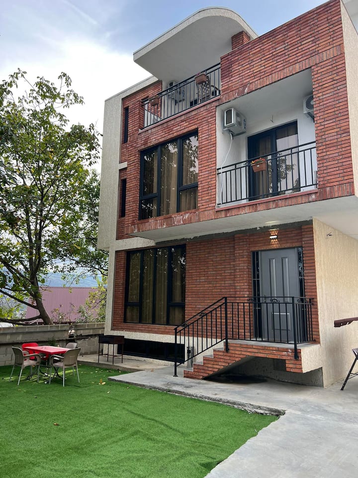 Villa With Beautiful Views - Tbilisi