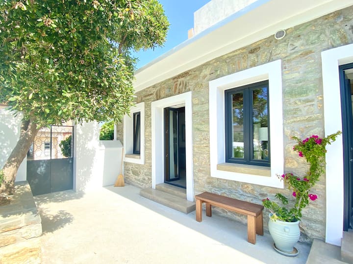 Urban Oasis: Stone House With Pool & Garden - Marmari