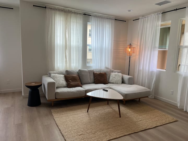Summer Sublease - Private Master Bedroom With Bath - Mission Viejo, CA