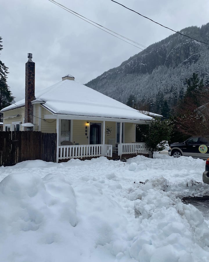 Cozy Index Cottage*close To Hiking* - Index, WA