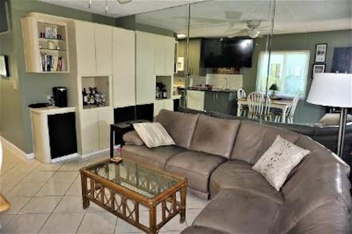 Jim Millers, Lakeside Premium Deluxe Condo J-7 - Land O' Lakes, FL