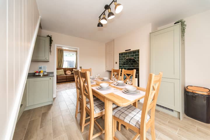 The Bell Chime - Newly Refurbished 3 Bed House - Matlock Dale