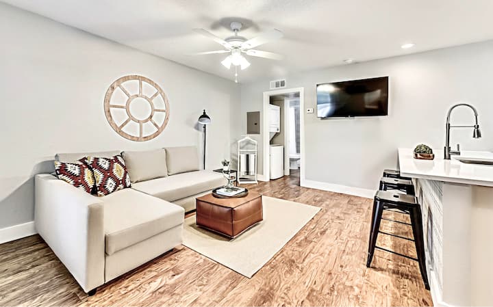 Near Deep Ellum | Arboretum & Mini Golf Included - Dallas, TX