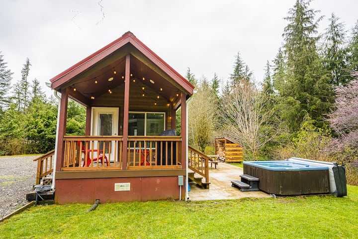 Elkcreekinn: Creekside Tiny Home - Forks, WA