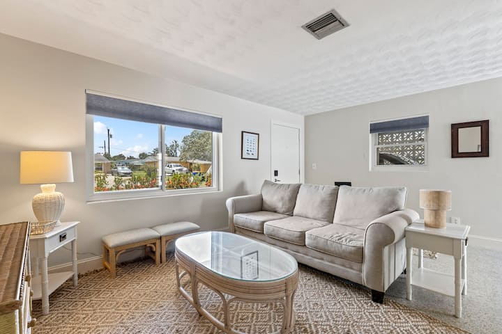 Coastal Cottage 8 Min Drive To Downtown & Beaches - Jensen Beach, FL