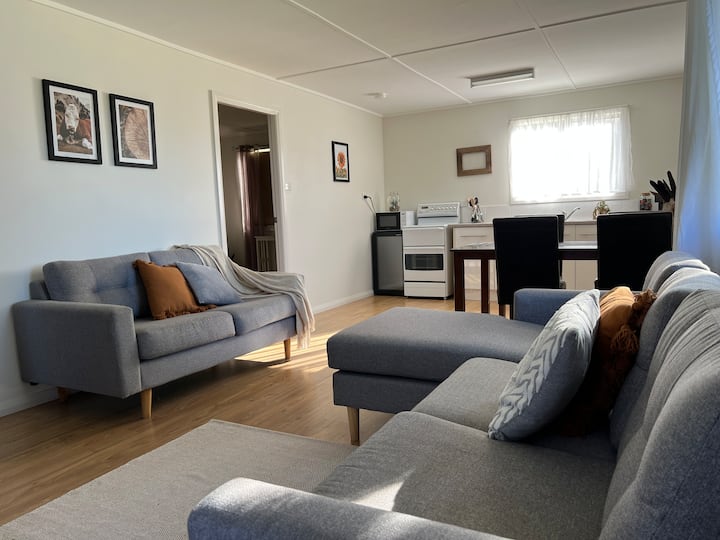 Quiet Self Contained Cottage Small Acreage - Lake Macquarie