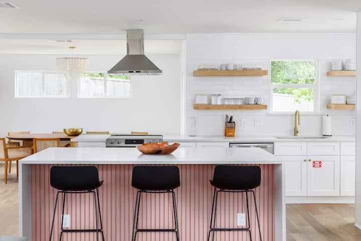 Modern N Austin Home-3 Mile Domain-9 Mile Downtown - Austin, TX