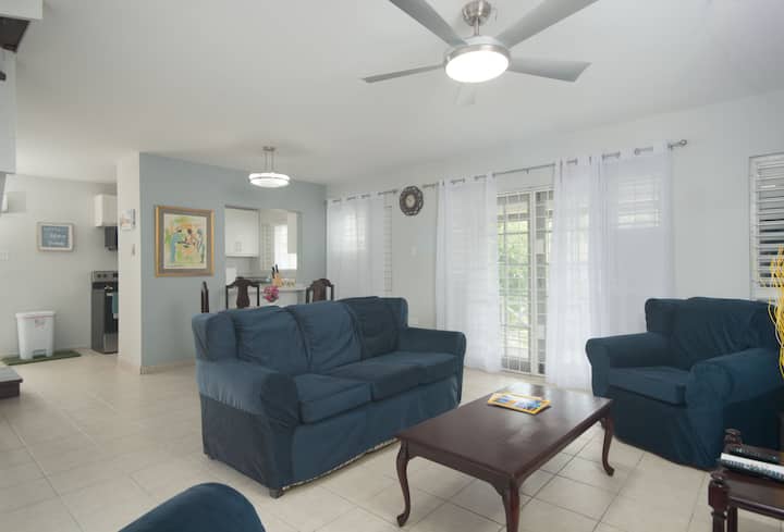 Centrally-located 2bedroom Condo - Kingston