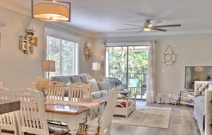 Chic Coligny Walkable Beach Villa W/pool & Tennis - Hilton Head Island, SC