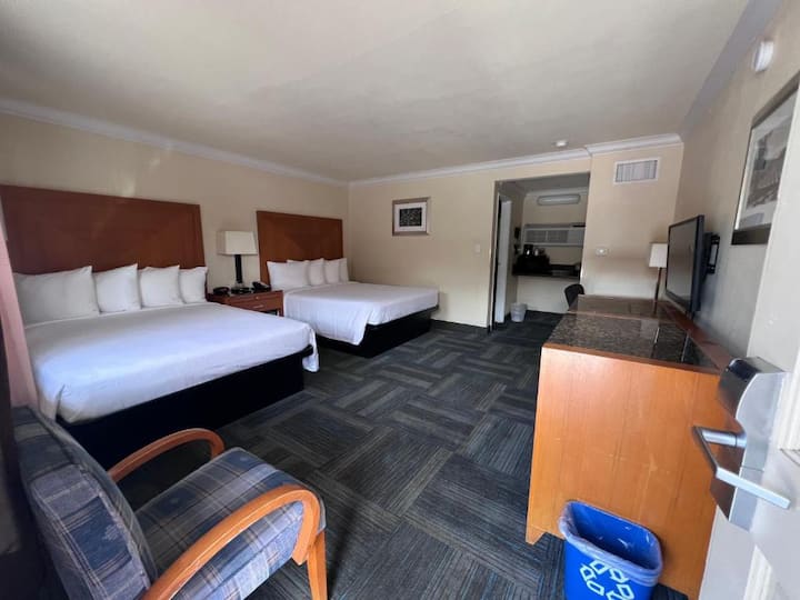 Two Queen Beds - San Luis Obispo, CA