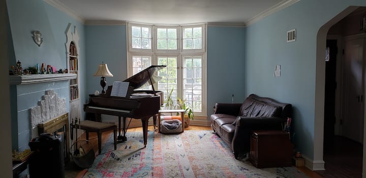 Master Bedroom In House - Chicago - Chicago, IL