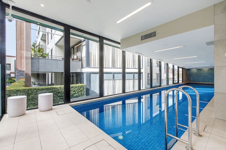 Lovely 2br W/ Parking, Pool & Gym! - 350m To Beach - Brooklyn