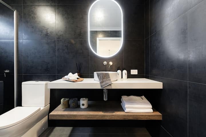 Chic Central Retreat For Families & Work - Fremantle