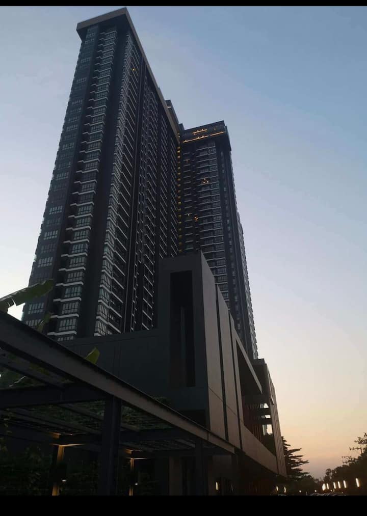 Tiktok Five Stars Skypool  River-view Sky Gym - Bangkok