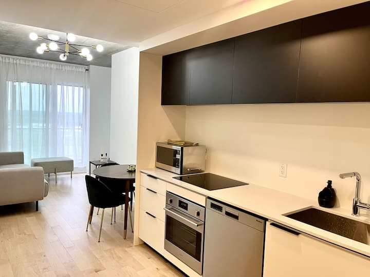 Brandnew Condo Dix30 15min Dtown - Brossard