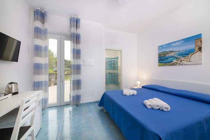 Camera Familiare - B&b La Vigna  Ischia Ponte - Ischia