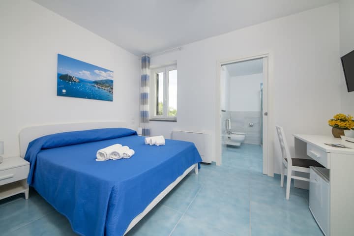 Camera Vista Cortile - B&b La Vigna Ischia Ponte - Ischia Porto