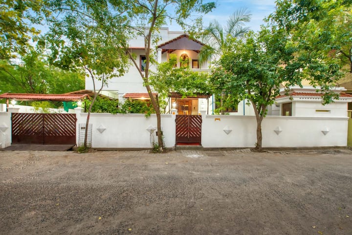 Chitrita Bhavan 4bhk W/ Brkfast & Indoor Games - Puducherry