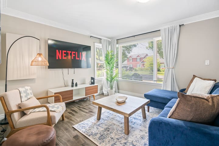 3br Ideal For Long Stays | King Bed • Smart Tv - Ontario