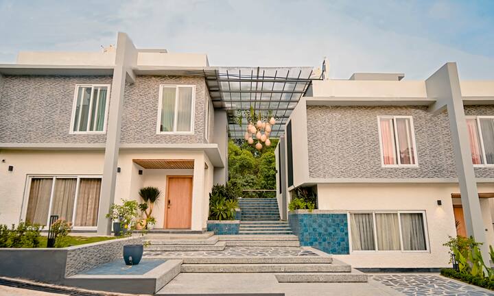 Suite Room In A Luxury Villa - Sonapur