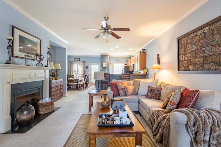 Classic Modern Bedroom Suite & Bath - Dunwoody, GA