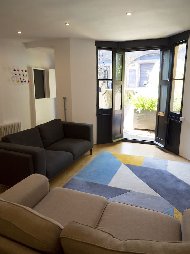 Beautiful Space In Hip Area - Greenwich