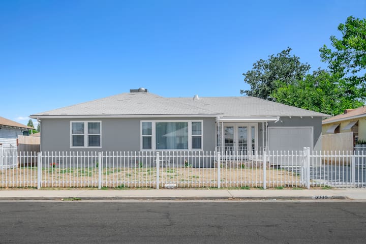 Spacious & Clean 2b/1bth W Great Access To Airport - Water slides, Fresno