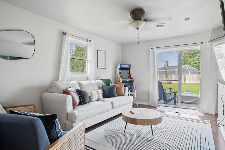 Charming Home-pet-friendly-lg Fenced Backyard - Rapid City, SD