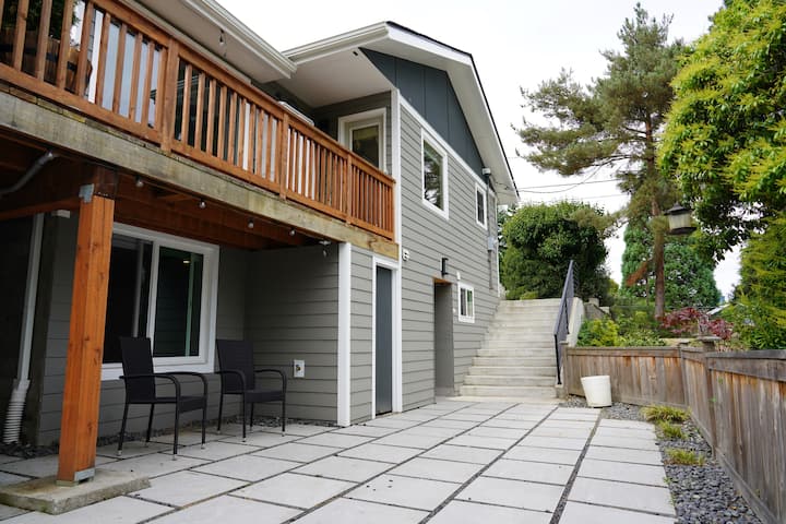 *King Bed, Private Mil Unit* - Seattle, WA