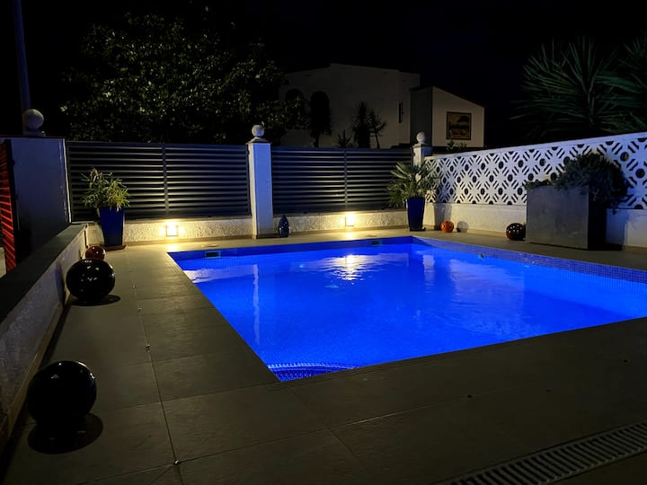 Jolie Maison Avec Sa Piscine Privée Wifi - Empuriabrava