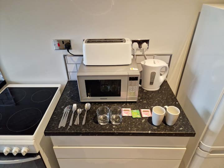 Brand-new, Sleek Room - Luton, Dunstable - Luton