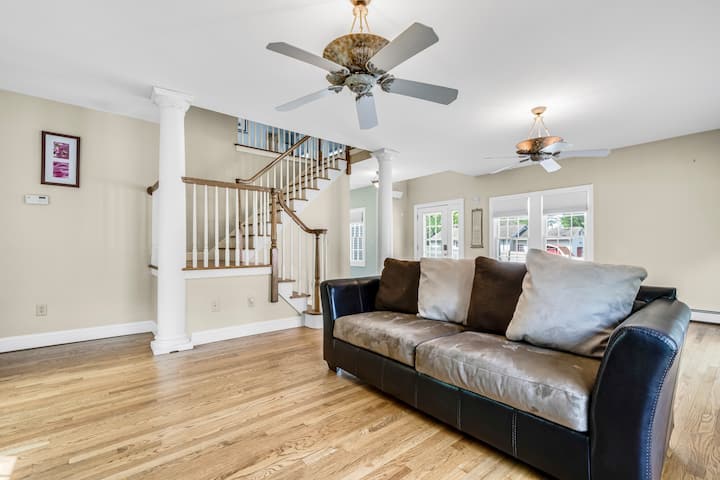 Spacious & Private Norwich Getaway Near Downtown! - Norwich, CT