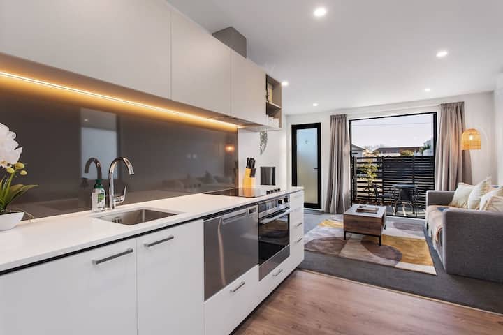 Brand New 2 Bedroom | Free Off Street Parking - Governors Bay