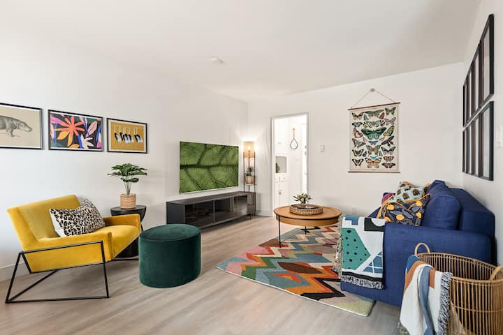 East Village Arts District, King Suite W/ Sofa Bed - Long Beach, CA