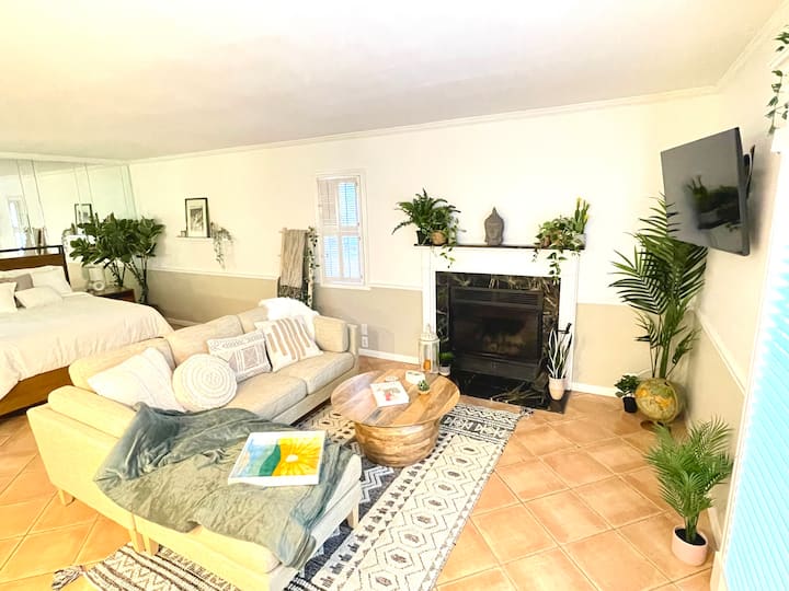 Quiet Villa By Mohegan Sun W/ Pool & Hot Tub - Norwich, CT