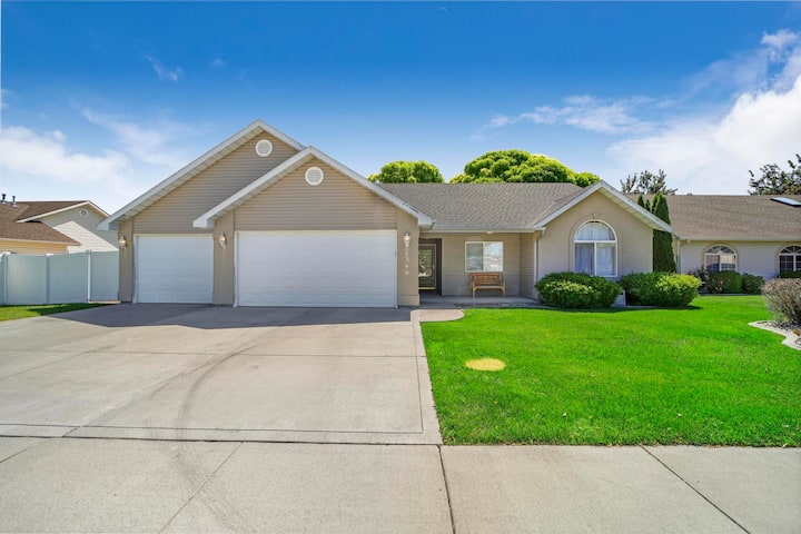 Near St. Luke’s, 4 Br, 3 Car Garage - Twin Falls, ID