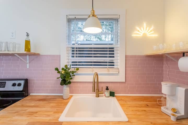 Fun & Cool New Renovation W/ Pool! - Savannah, GA