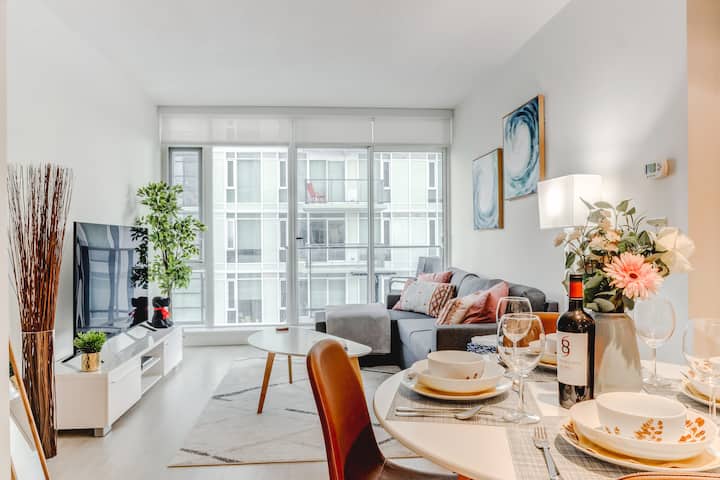 Modern Apt Dt Calgary | Parking | Bmo | Stampede - Calgary
