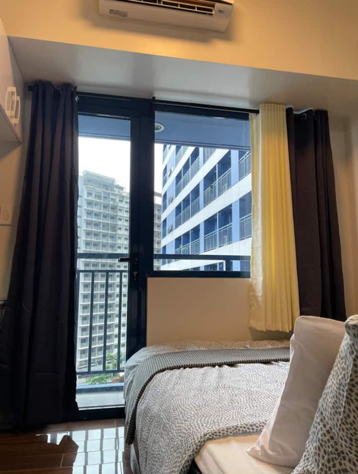1br Air Res|300mbps Wi-fi + Free Parking | - Makati