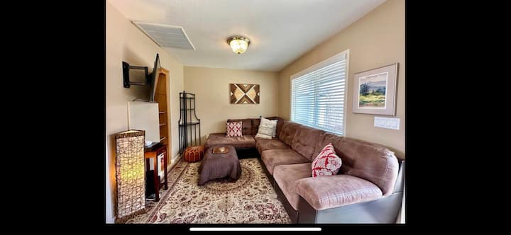 Exceptional East Medford Cottage - Medford, OR