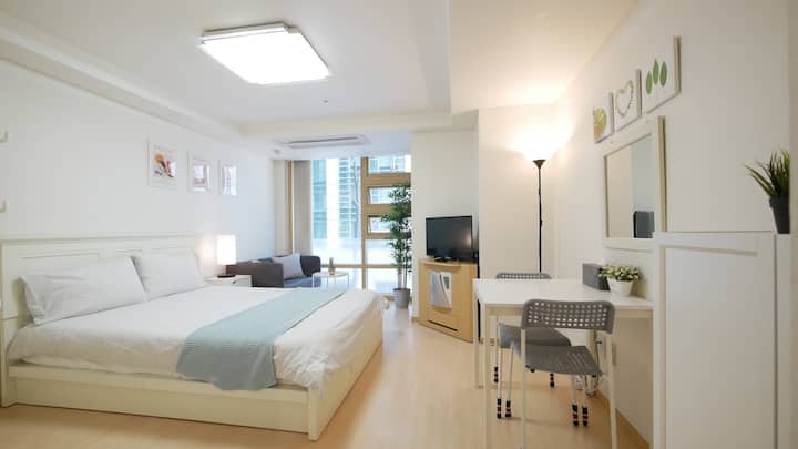 Center Of Seoul, Safe Area - Seoul