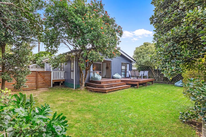 Coastal Kiwi Bach - 350m To Beach! - Papamoa