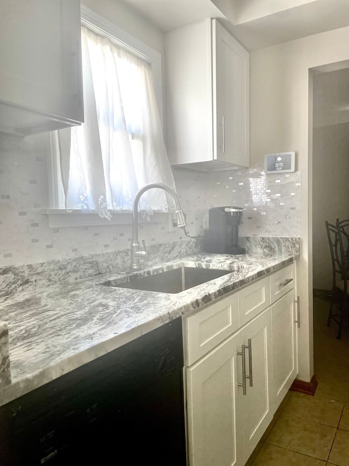 Cheerful Retreat Close To Colleges &Hospitals - Chagrin Falls, OH