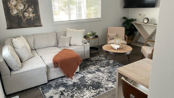 Cozy Cottage Near Fargodome & Downtown - Fargo, ND