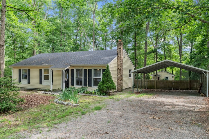 Furnished 2/1 W/fenced Backyard & Carport - Chesterfield, VA