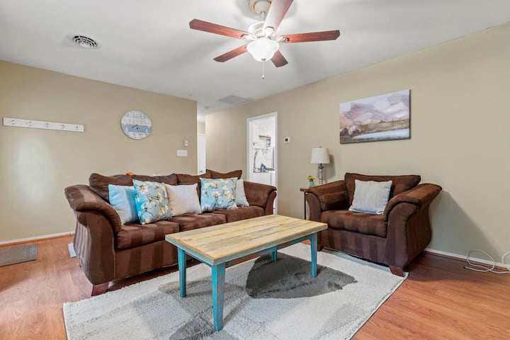 Furnished 2/1 W/fenced Backyard & Carport - Chesterfield, VA