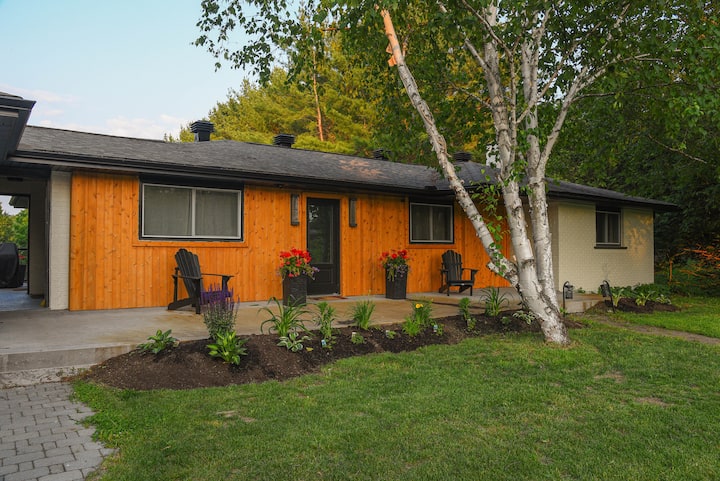 Waterfront Cottage With Hot Tub And Games Room - Huntsville