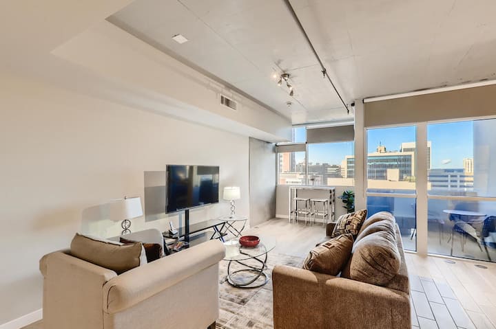 Sparkling Jewel Byfremont-1queen1sofabedamenities - Las Vegas, NV