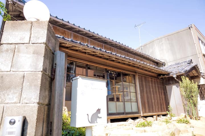 ビーチまで徒歩10秒 | 和風モダン古民家|朝食会場完備|【体験型民泊 浜辺のにゃん泊Popoki】 - 愛知県